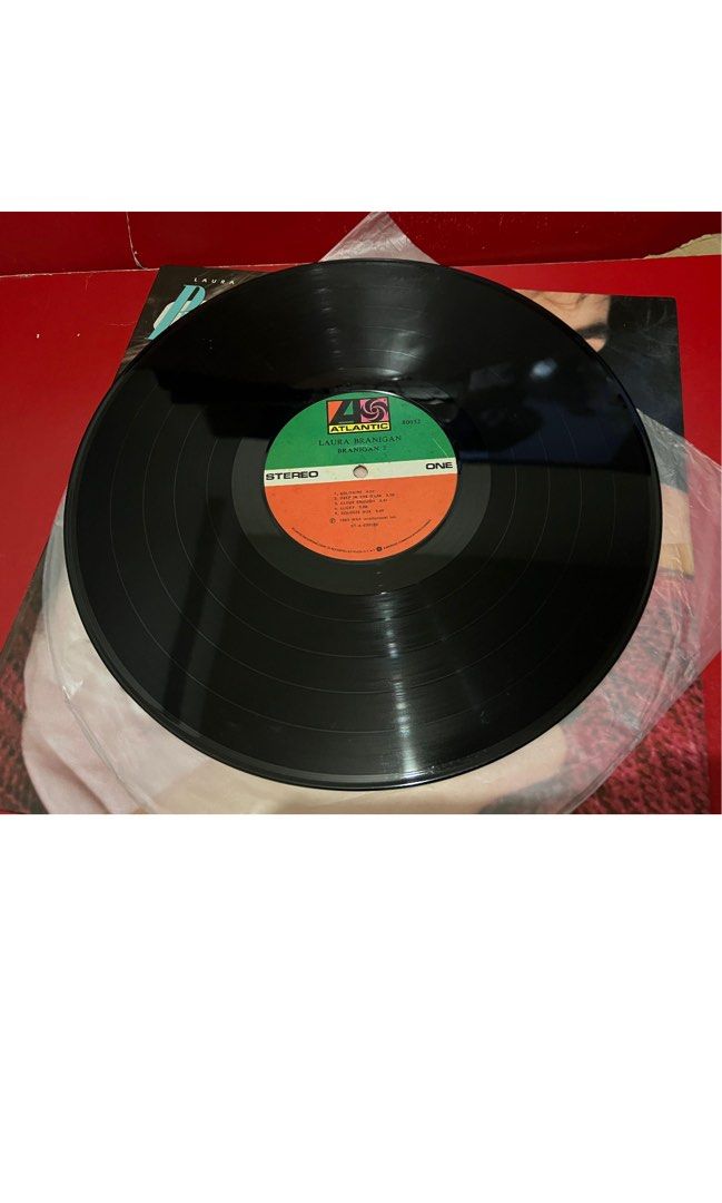 Laura Branigan – Branigan 2 1983年舊版黑膠唱片, 興趣及遊戲, 音樂、樂器 & 配件, 音樂與媒體 - 黑膠碟 ...