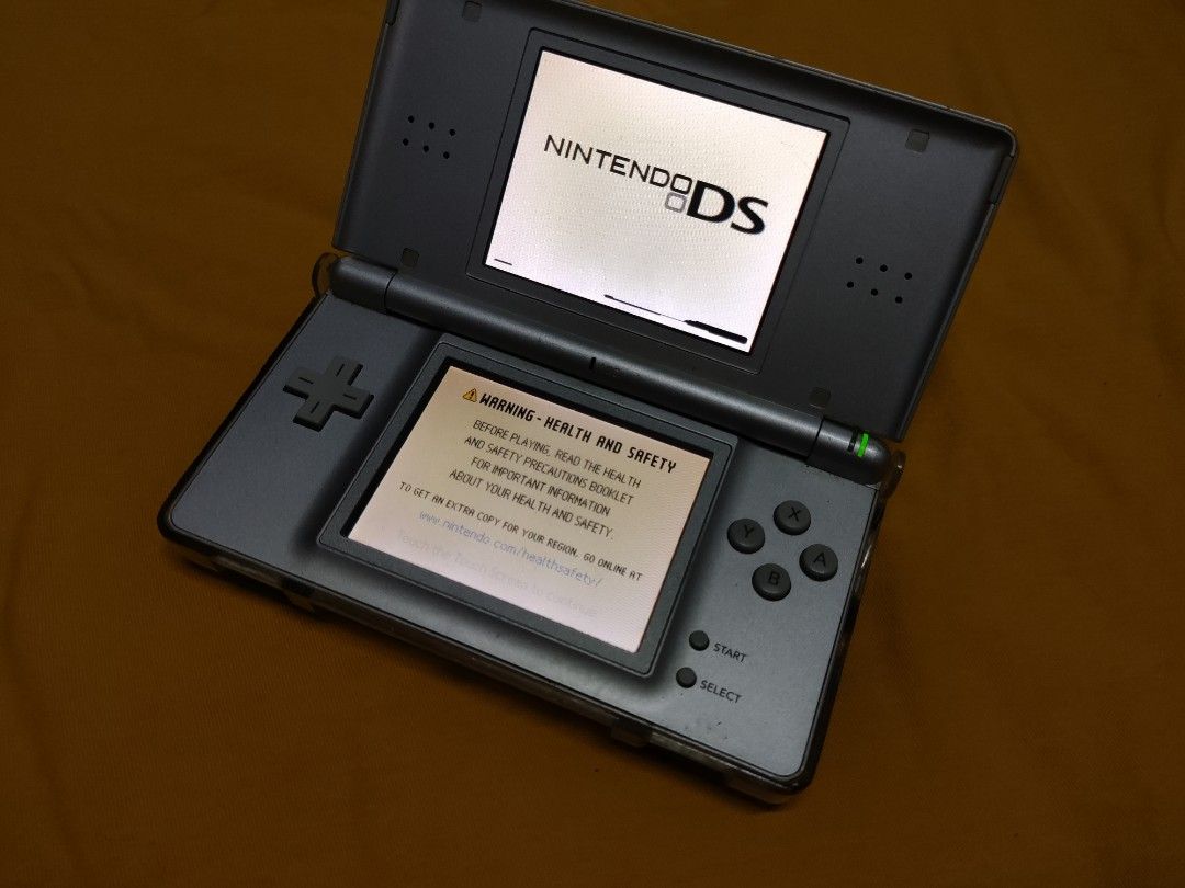 Nitendo DS Lite Silver, Video Gaming, Video Game Consoles, Nintendo on ...