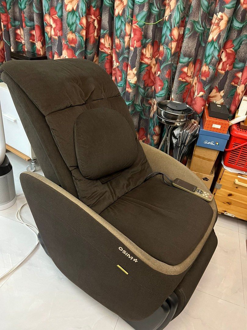 OSIM usoffa runway massage chair (OS-810), Health & Nutrition, Massage ...