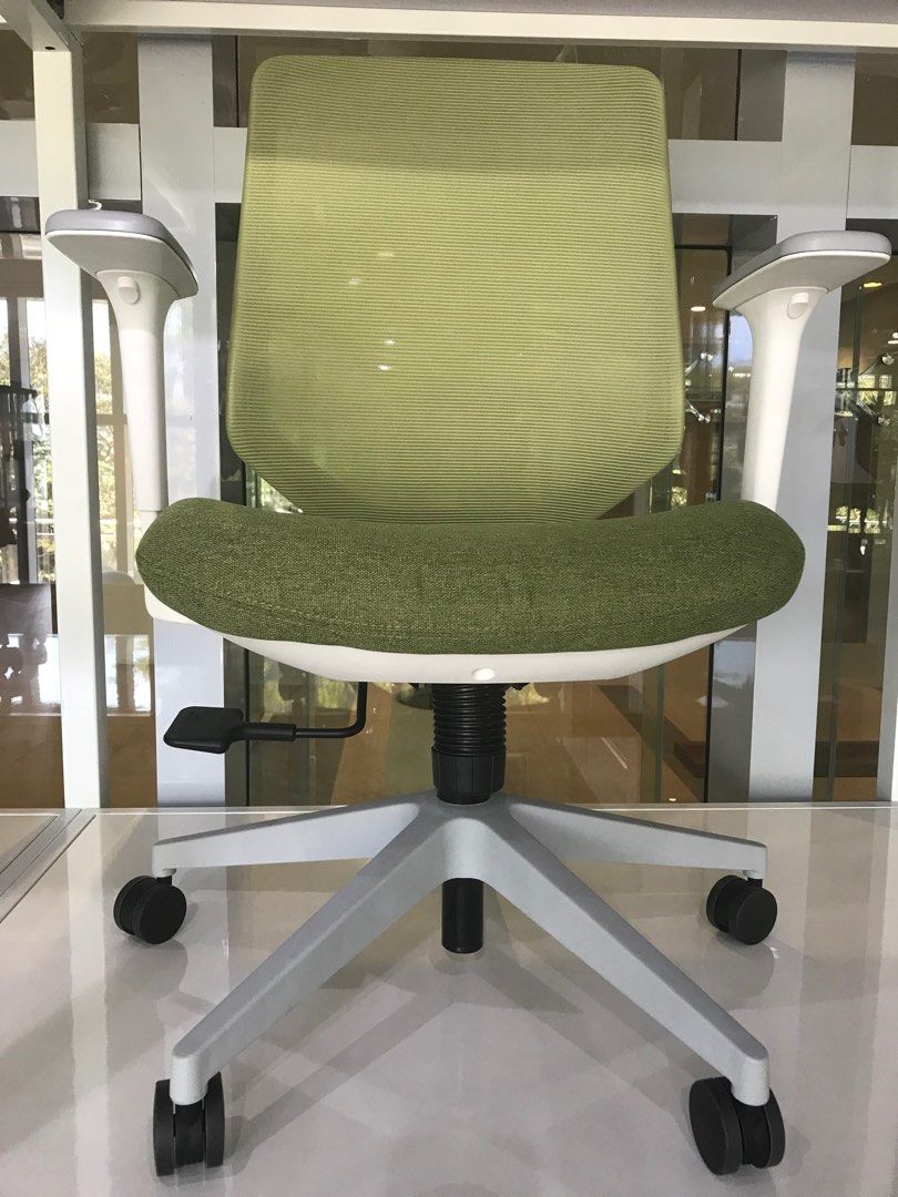 Posh Express 2 Herman Miller, Furniture & Home Living, Office Furniture ...