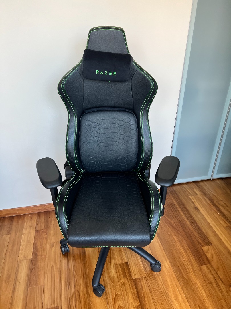 RAZER Razer Iskur - Black / Green Gaming Chair with Built-in Lumbar ...