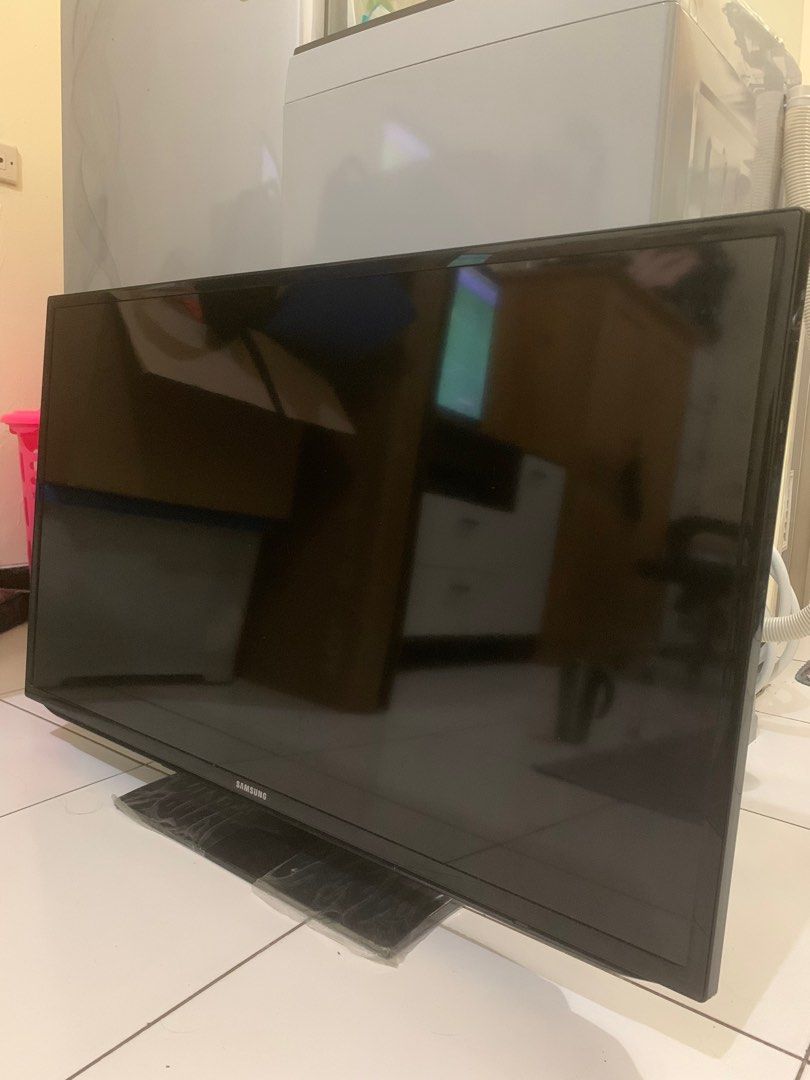 Samsung LED TV 40 inch, Elektronik, TV & Perlengkapan Hiburan di Carousell