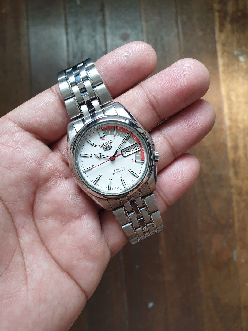 Seiko 5 racer, Men's Fashion, Watches & Accessories, Watches on Carousell
