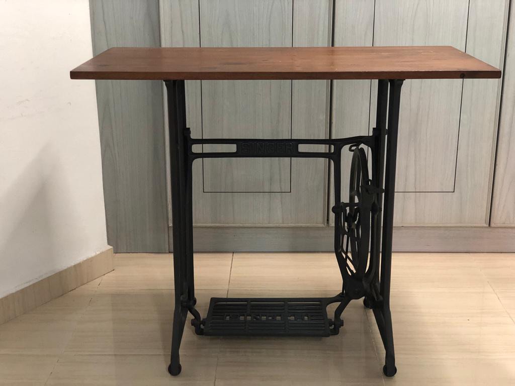 Singer sewing machine study display table, Furniture & Home Living ...