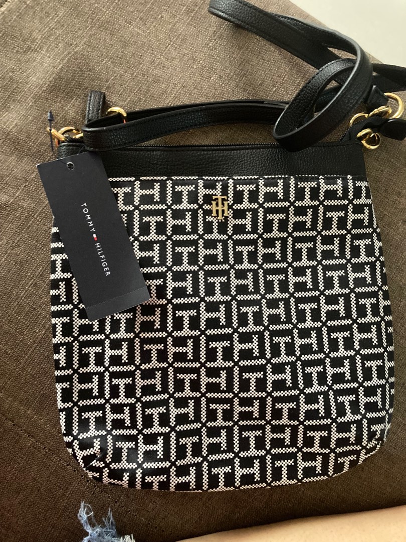 Tommy Hilfiger Crossbody bag, Women's Fashion, Bags & Wallets, Cross ...
