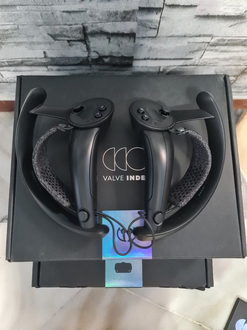 Valve Index VR headset + knuckles (including base station), Video ...