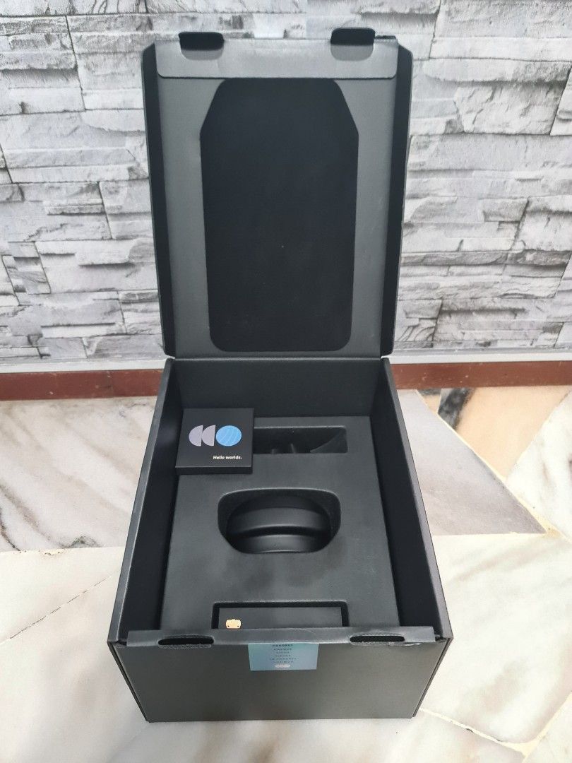 Valve Index VR headset + knuckles (including base station), Video ...