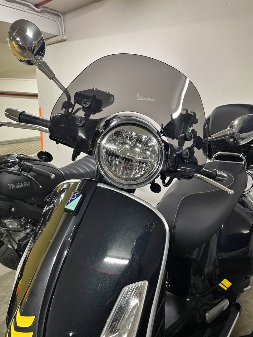 Vespa GTS 150/300 Smoked Windshield, Motorcycles, Motorcycle ...