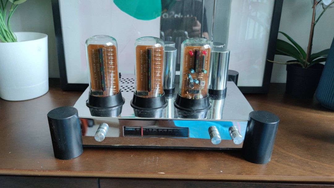 Vintage tube radio battery operated, Hobbies & Toys, Music & Media ...