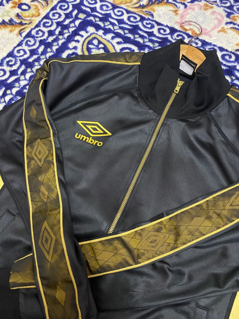 Vintage Umbro Sidetape Gold (Jaspo), Men's Fashion, Activewear on Carousell