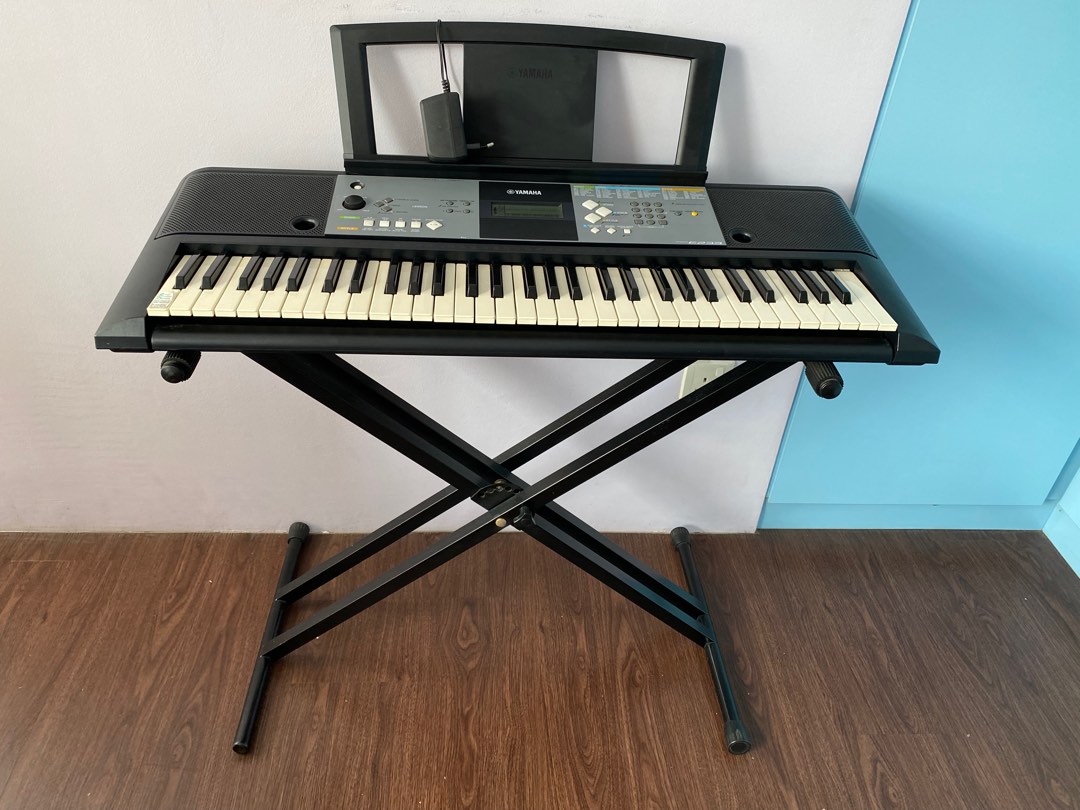Yamaha digital keyboard with stand, Hobbies & Toys, Music & Media ...