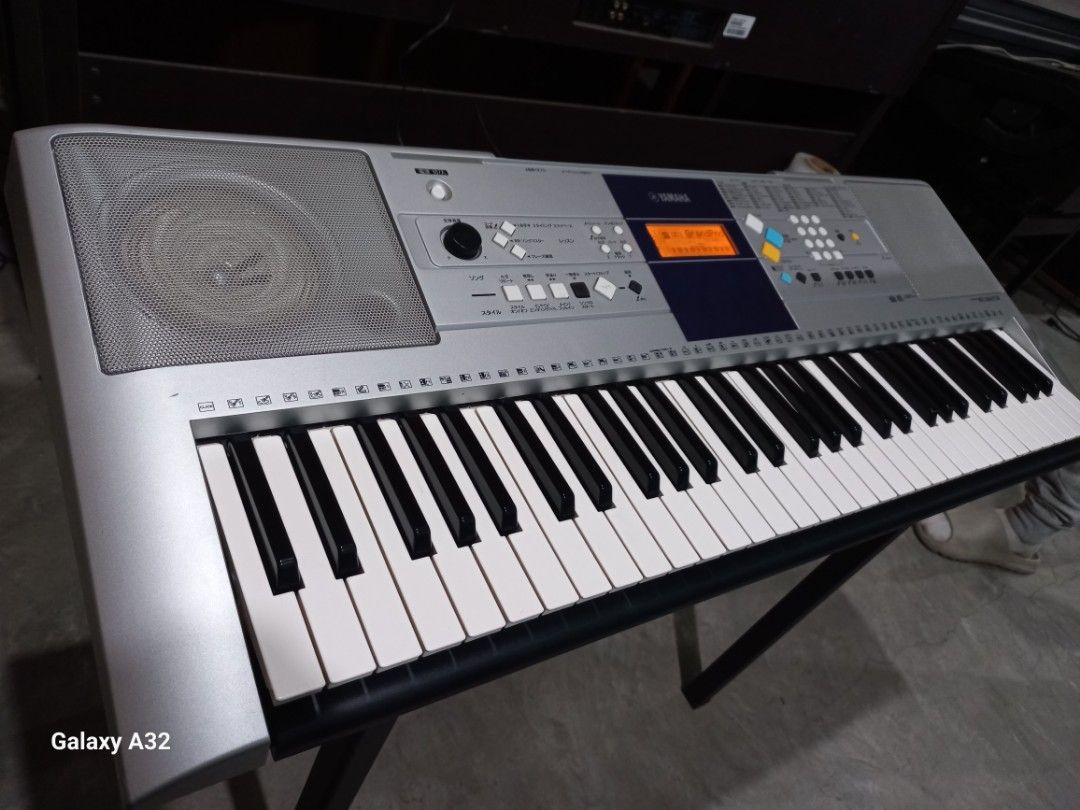 Yamaha PSR-E323 Touch Response 61-Key Piano Keyboard, Hobbies & Toys, Music & Media, Musical ...