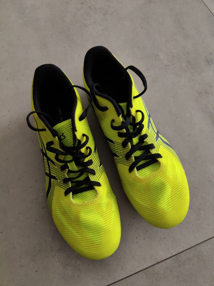 Asics spike shoe, Women's Fashion, Activewear on Carousell