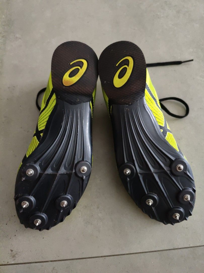 Asics spike shoe, Women's Fashion, Activewear on Carousell