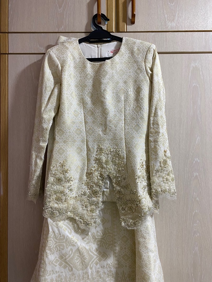 Baju Songket Kahwin Traditional, Women's Fashion, Muslimah Fashion ... Baju Songket Kahwin Traditional, Women's Fashion, Muslimah Fashion ...