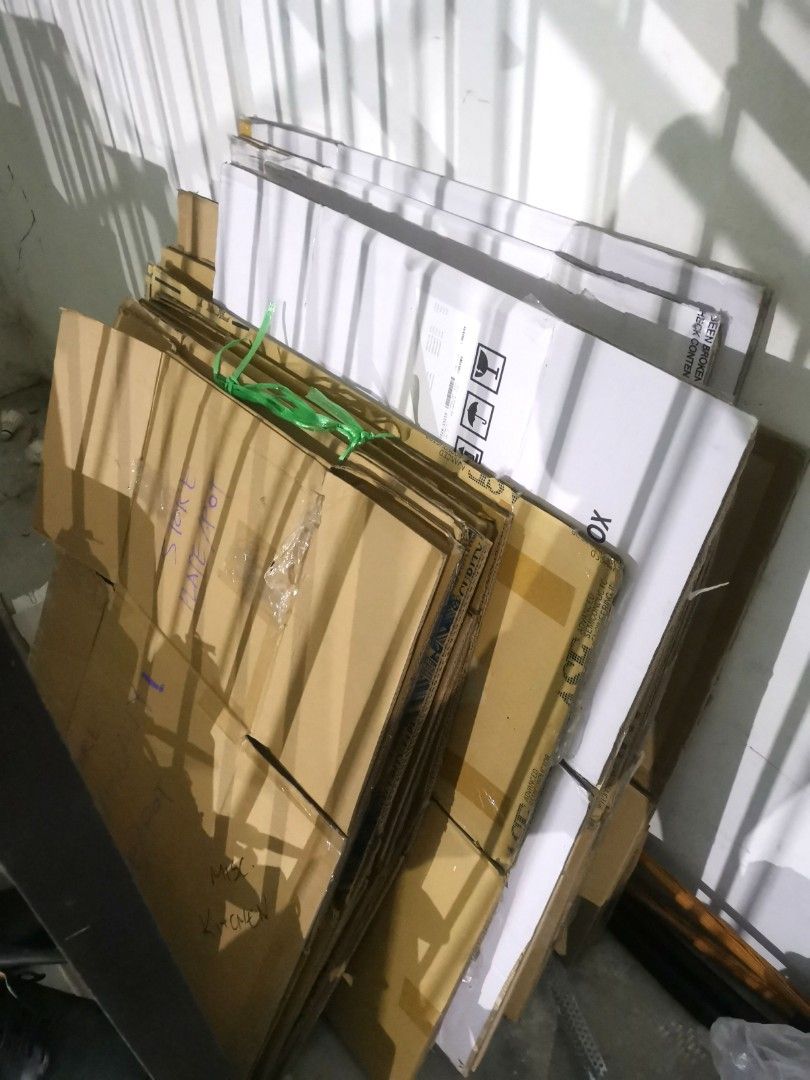 Big carton & boxes for moving house, Men's Fashion, Watches ...