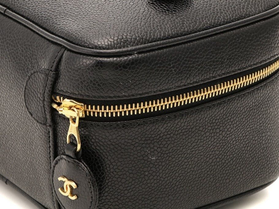 CHANEL Chanel horizontal vanity black GP caviar skin, Luxury, Bags ...