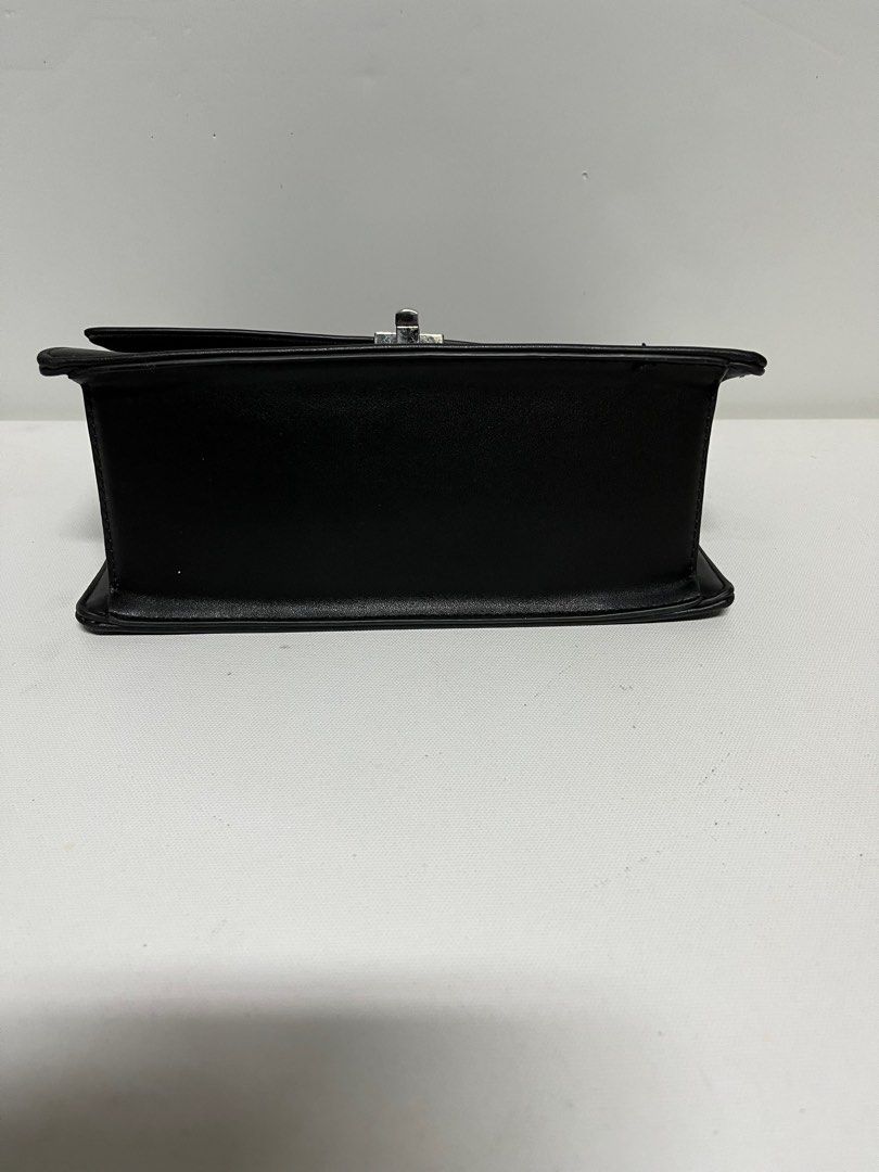 David Jones Crossbody Bag, Women's Fashion, Bags & Wallets, Cross-body ...