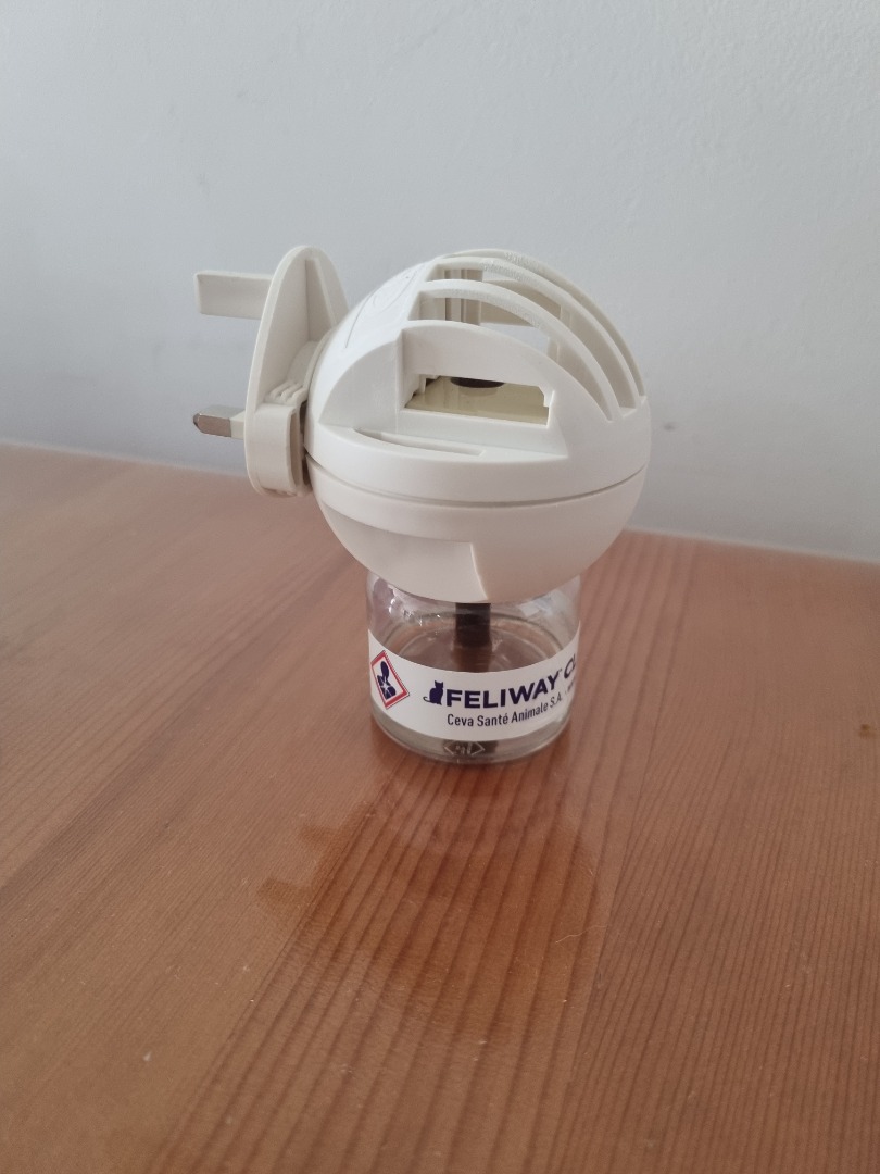 Feliway diffuser, Announcements on Carousell