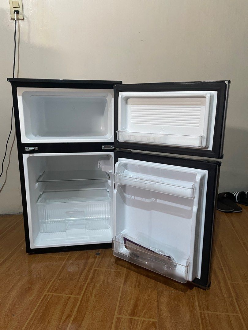 Fujidenzo RBT-35SL Mini-fridge / Personal Ref, TV & Home Appliances ...