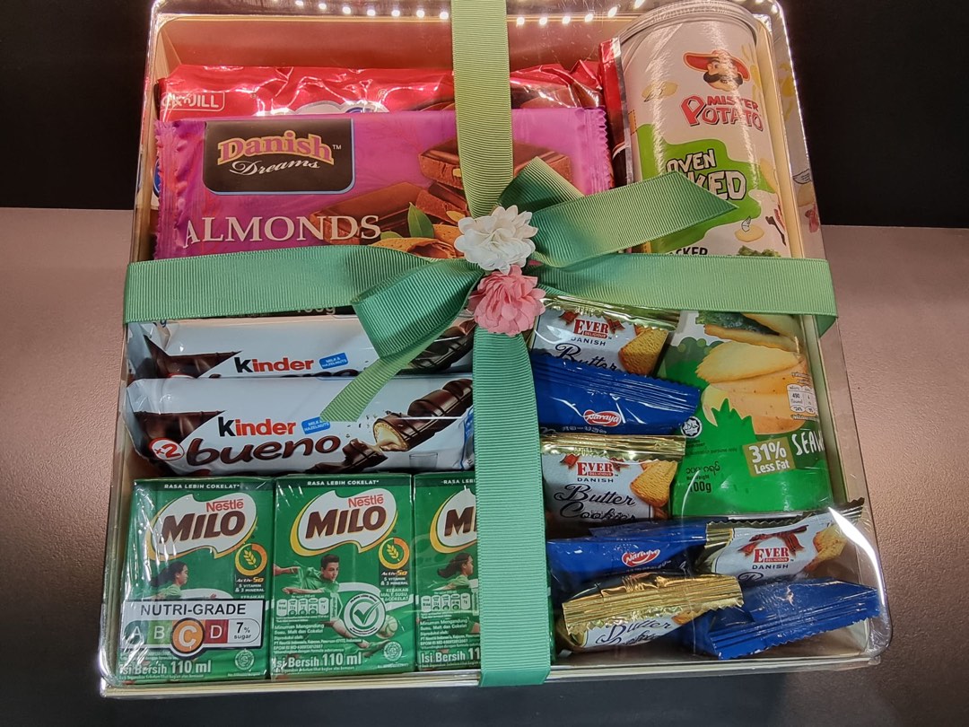 FREE DELIVERY Halal care pack snack hamper, Food & Drinks, Gift Baskets ...