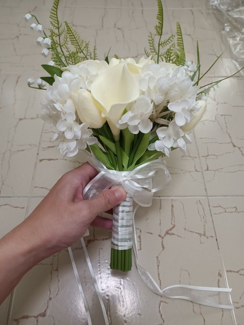 Hand flower bouquet (artificial), Hobbies & Toys, Stationery & Craft ...