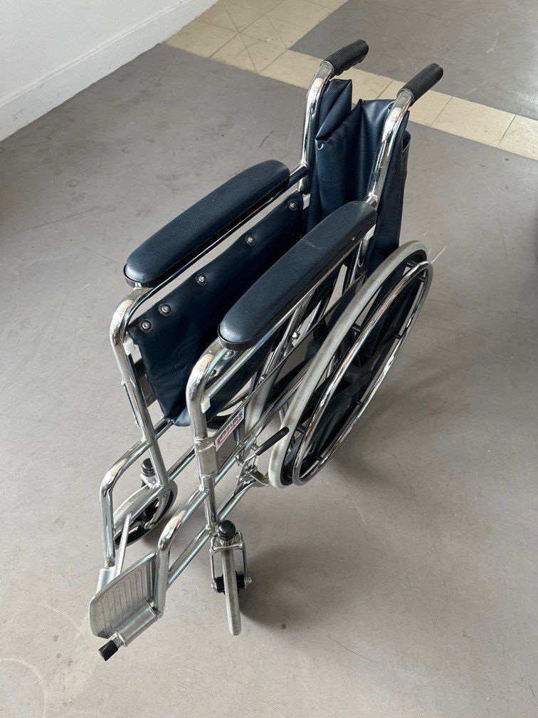 Hospital Wheelchair- used only two weeks, Health & Nutrition, Assistive ...