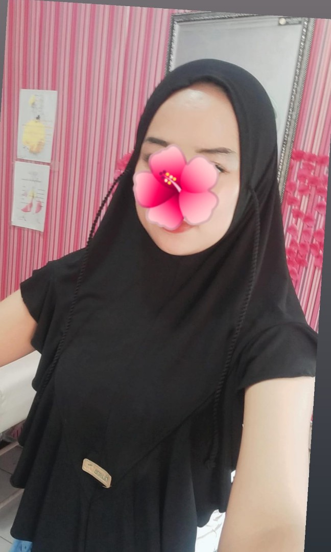 jilbab hitam husna, Fesyen Wanita, Muslim Fashion, Lainnya di Carousell