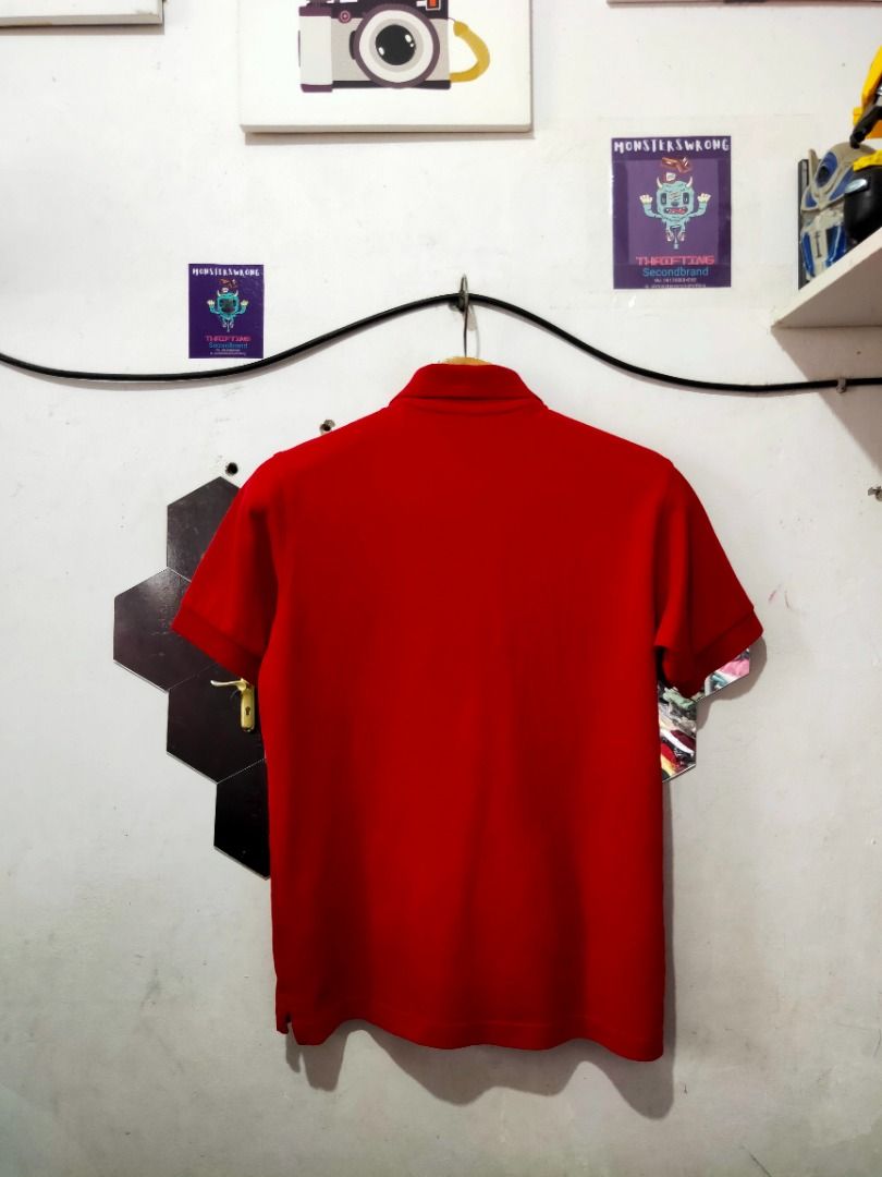 Kaos Polo Uniqlo Merah Polos, Fesyen Pria, Pakaian , Atasan di Carousell