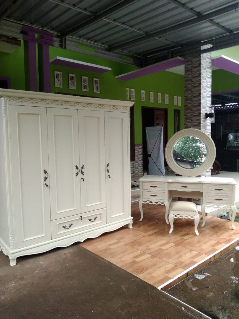 Lemari pakaian plus meja rias cat duco, Perabotan Rumah di Carousell