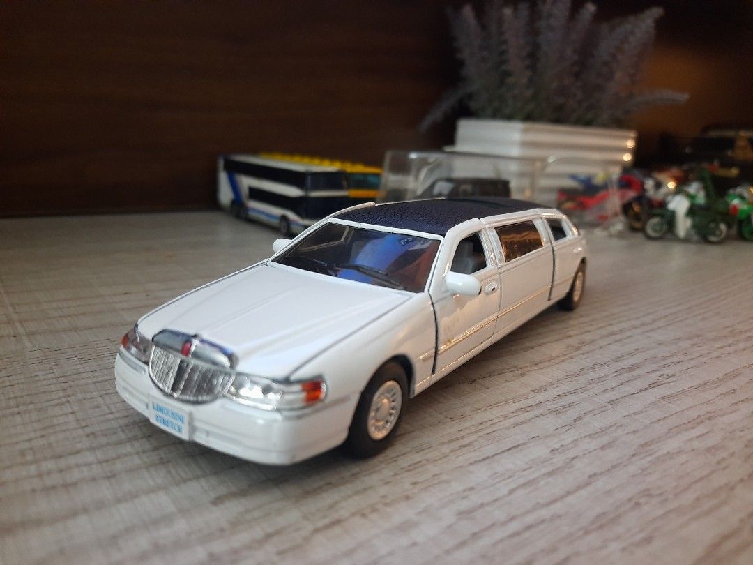 Lincoln limousine diecast scale 1-38, Hobbies & Toys, Collectibles ...