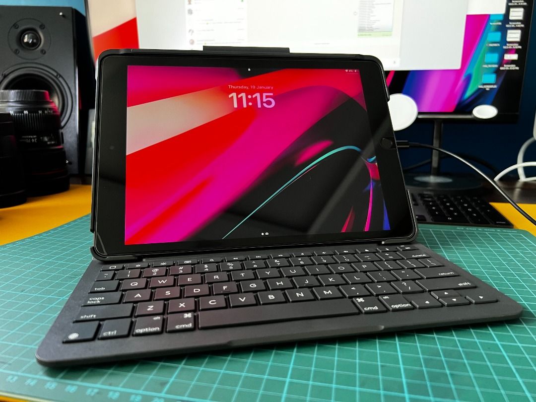 Logitech Slim Folio, Computers & Tech, Parts & Accessories, Computer ...