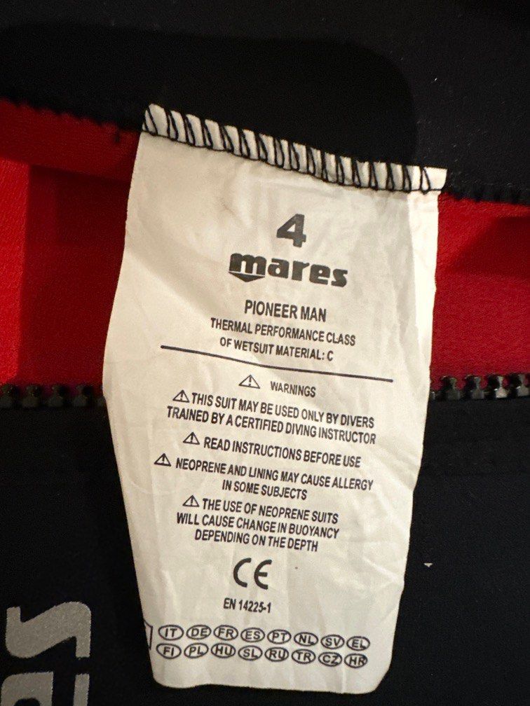Mares pioneer 5 size 4 wet suit with hood, Sports Equipment, Sports ...