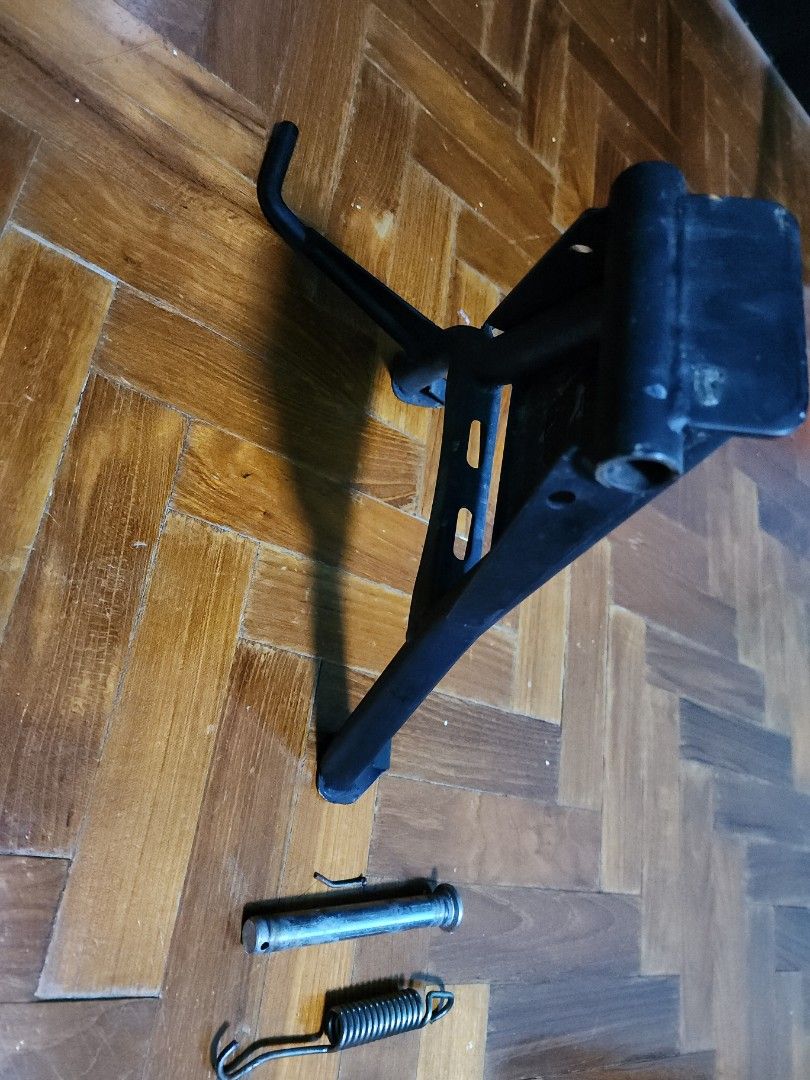 MT15 main stand, Motorcycles, Motorcycle Accessories on Carousell