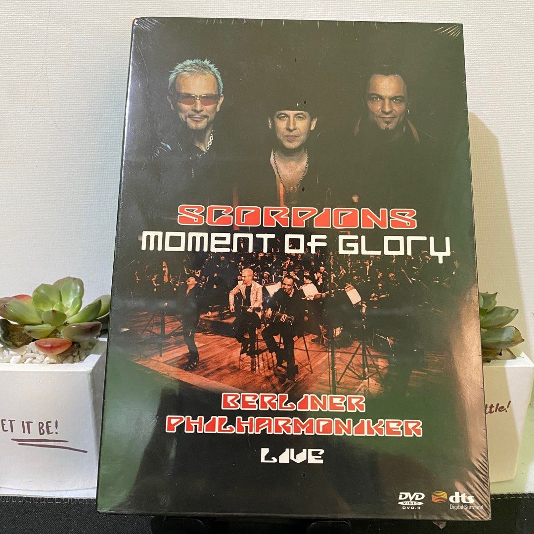 Scorpions - Moment of Glory [Berliner Philharmoniker Live], Hobbies & Toys, Music & Media, CDs ...