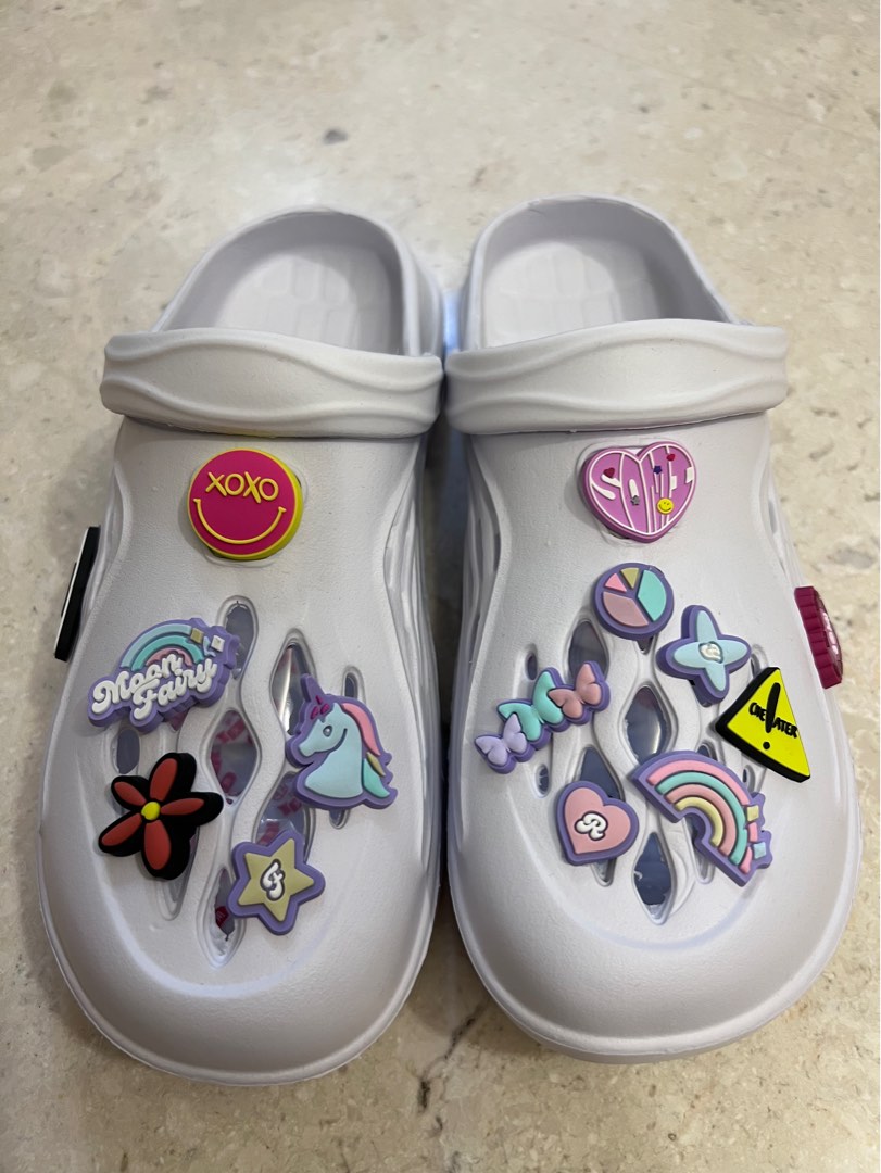 Shoes (not Crocs), Women's Fashion, Footwear, Flipflops and Slides on ...