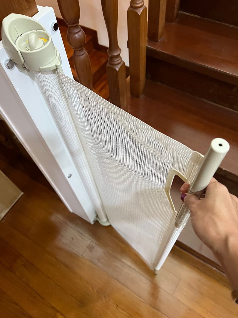 Smart retractable gate, Babies & Kids, Infant Playtime on Carousell