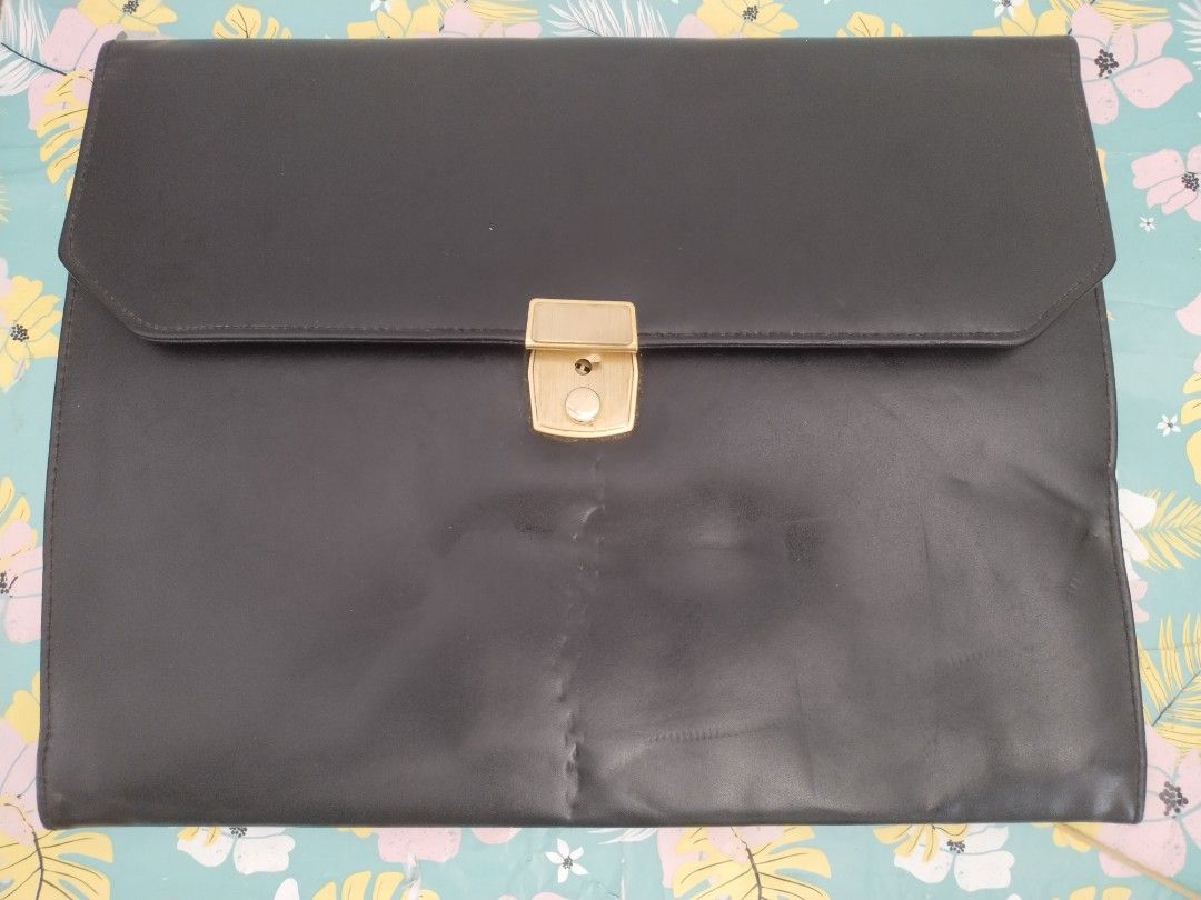 Tas Map dokumen kulit, Luxury, Bags & Wallets on Carousell