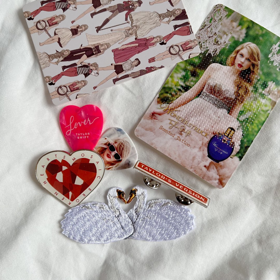Taylor Swift Official Merch Bundle (7pcs), Hobbies & Toys, Memorabilia ...