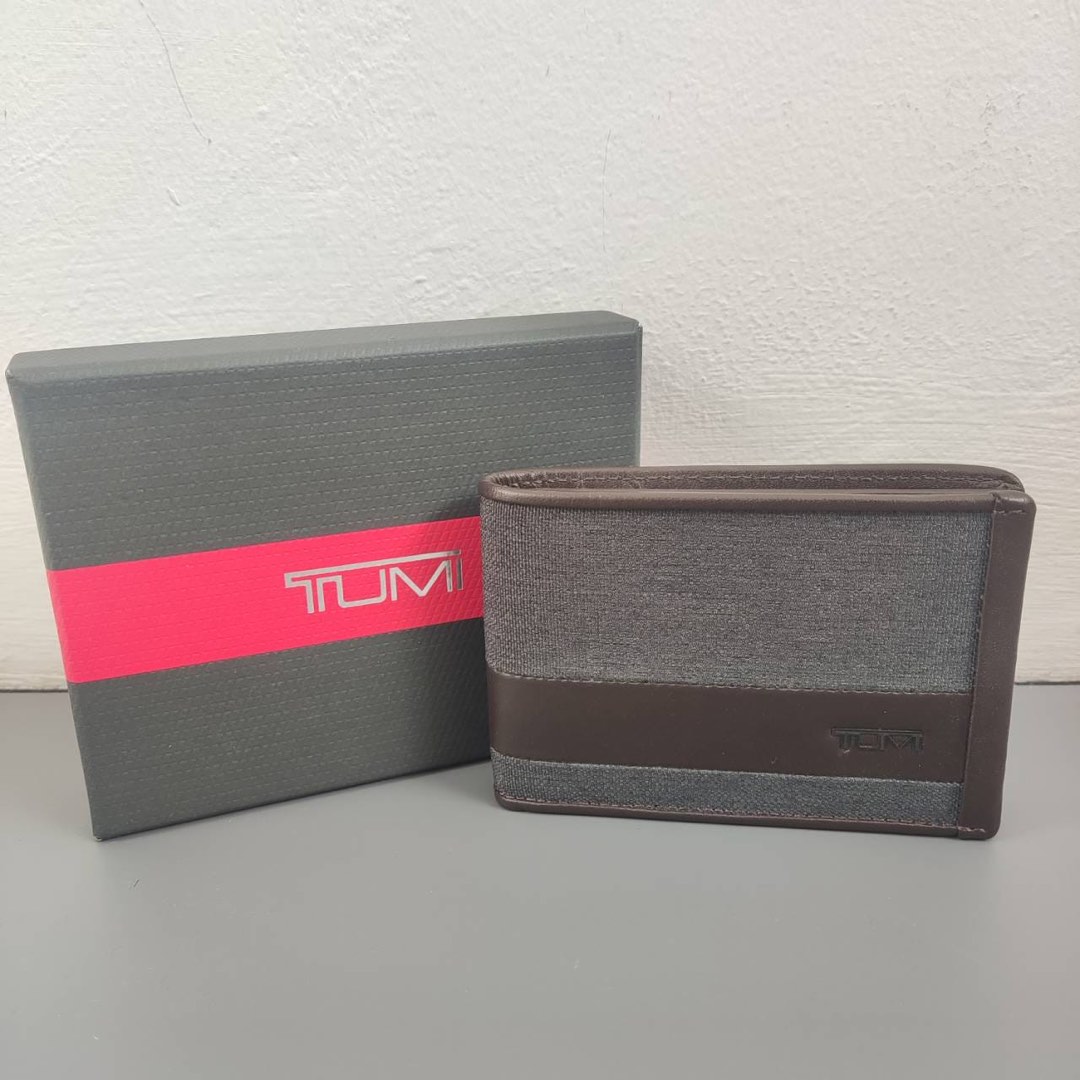 Tumi bifold wallet with box, Barang Mewah, Tas & Dompet di Carousell