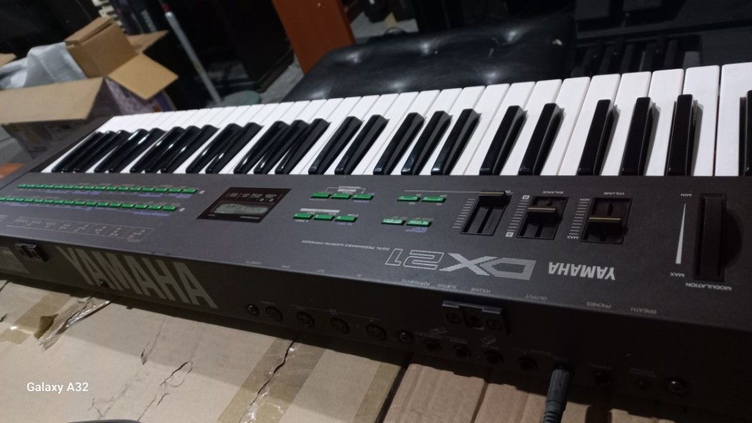 Yamaha DX-21 Keyboard Synthesizer, Hobbies & Toys, Music & Media, Musical Instruments on Carousell