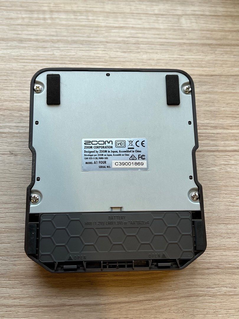 Zoom A1 FOUR Acoustic Multi-Effects Processor, Hobbies & Toys, Music ...