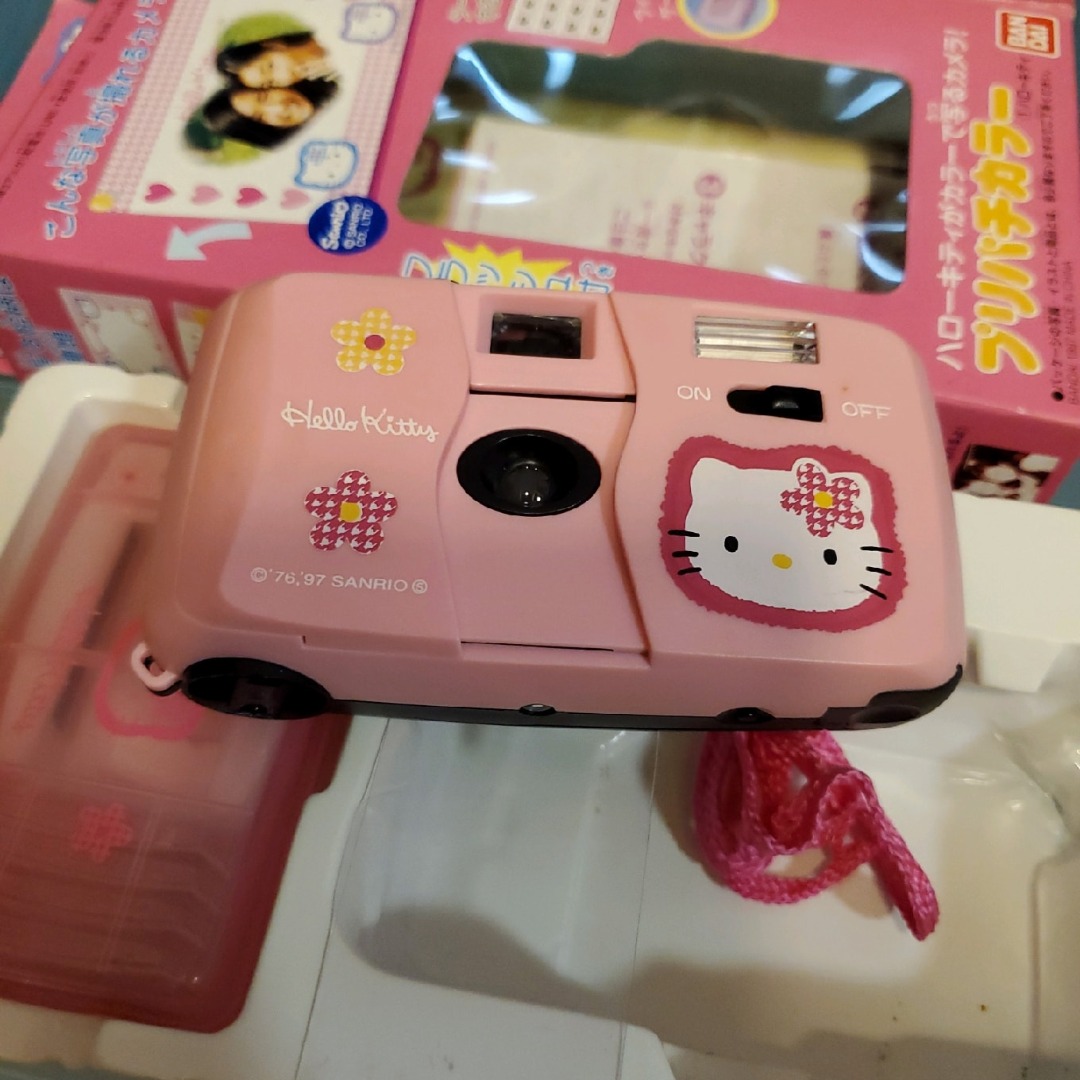 [絕版珍藏] 1997年 Hello Kitty 菲林相機 (附3張filter) BANDAI x Sanrio, 興趣及遊戲, 收藏品及紀念品, 古董收藏 - Carousell