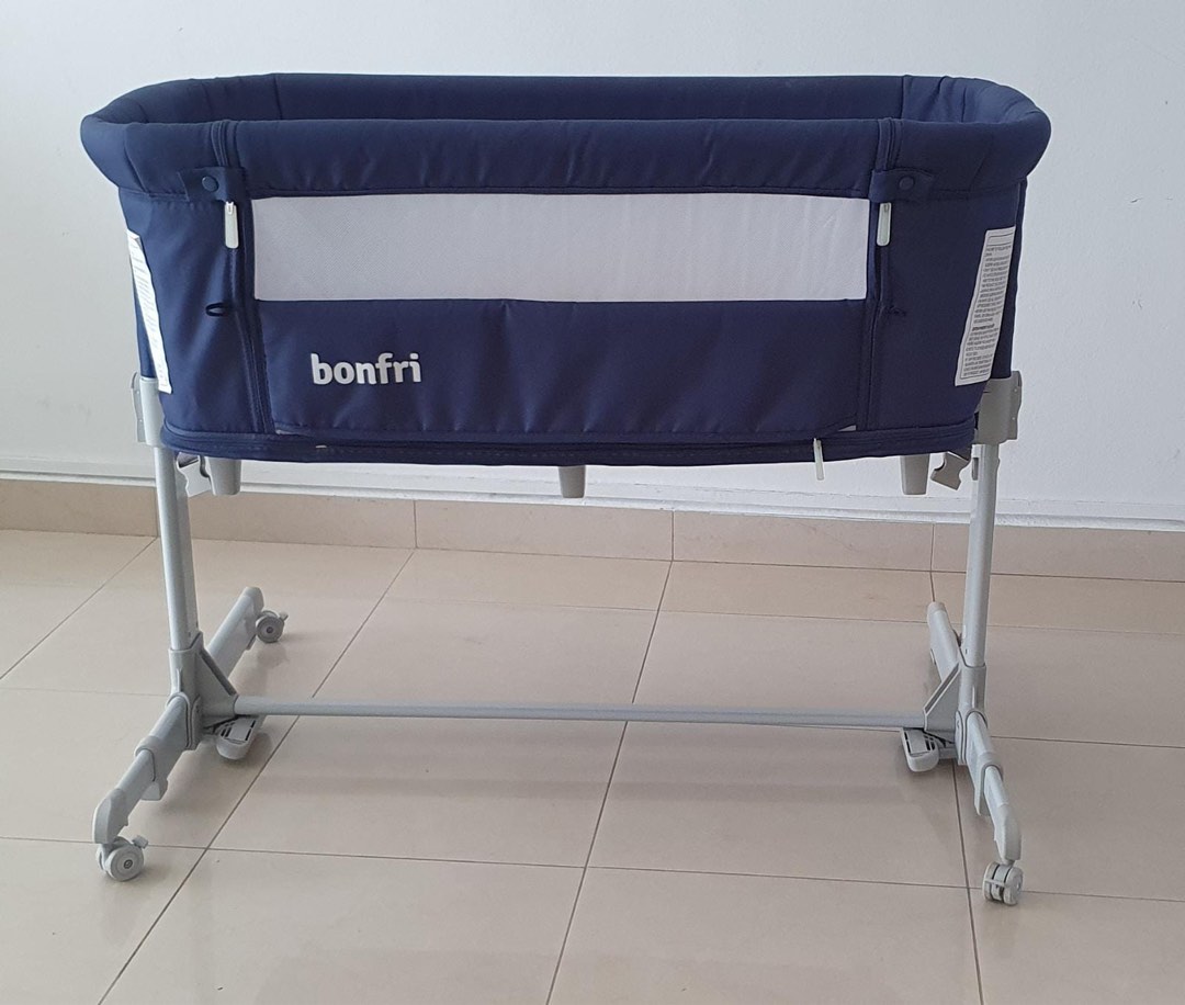 Bonfri S5 Rock & Relax Bassinet + play pen, Babies & Kids, Baby Nursery ...