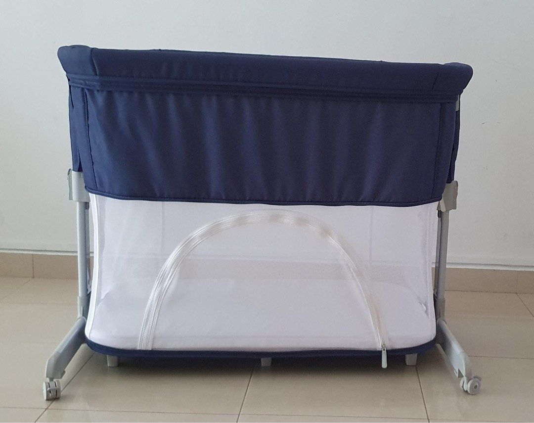 Bonfri S5 Rock & Relax Bassinet + play pen, Babies & Kids, Baby Nursery ...