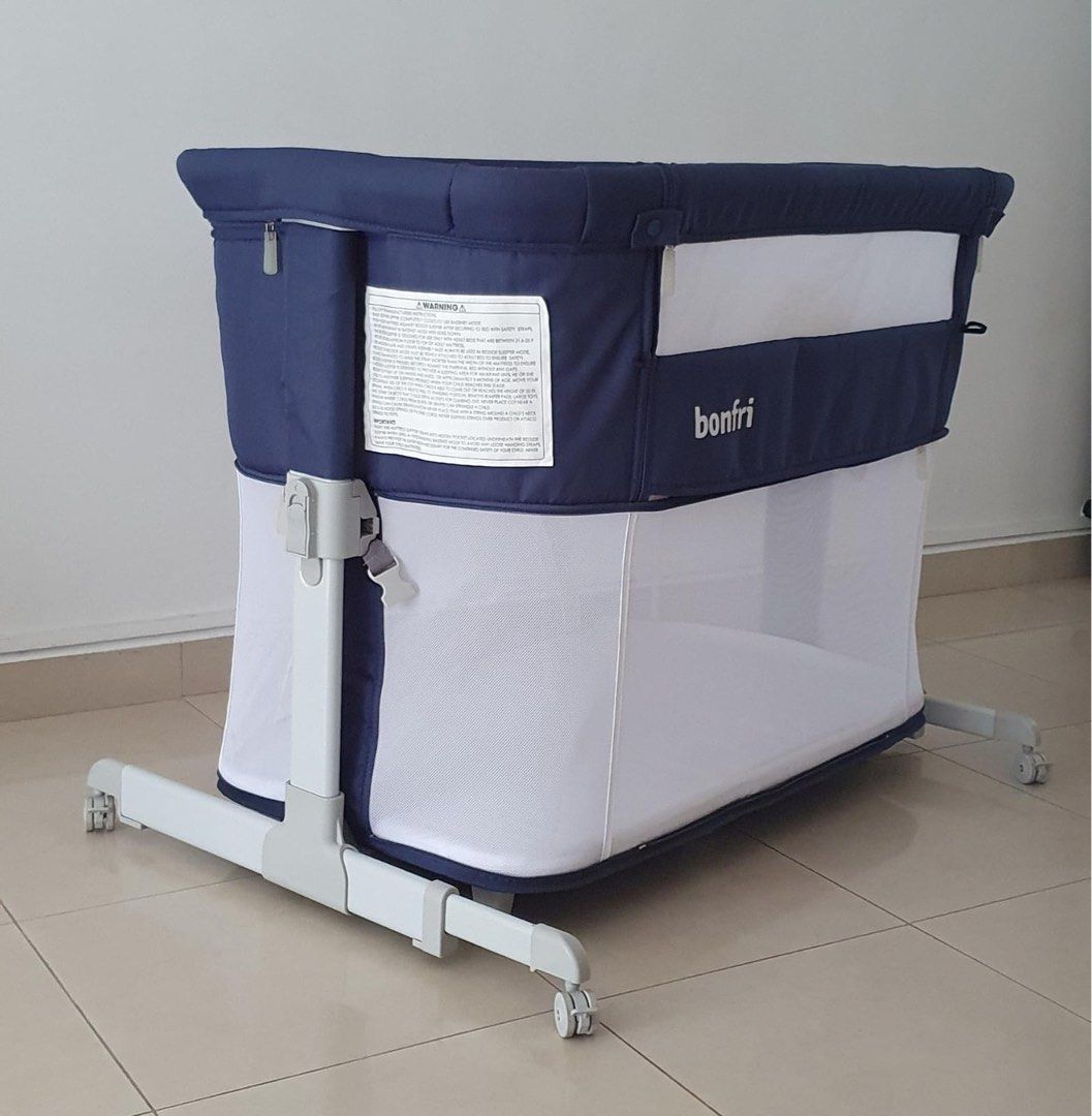 Bonfri S5 Rock & Relax Bassinet + play pen, Babies & Kids, Baby Nursery ...