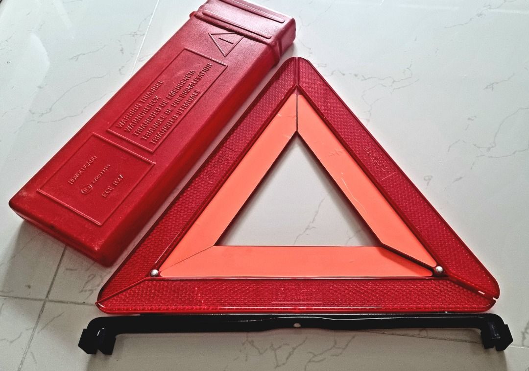 [Brand New] Vehicle Breakdown Warning Triangle Sign, Car Accessories ...