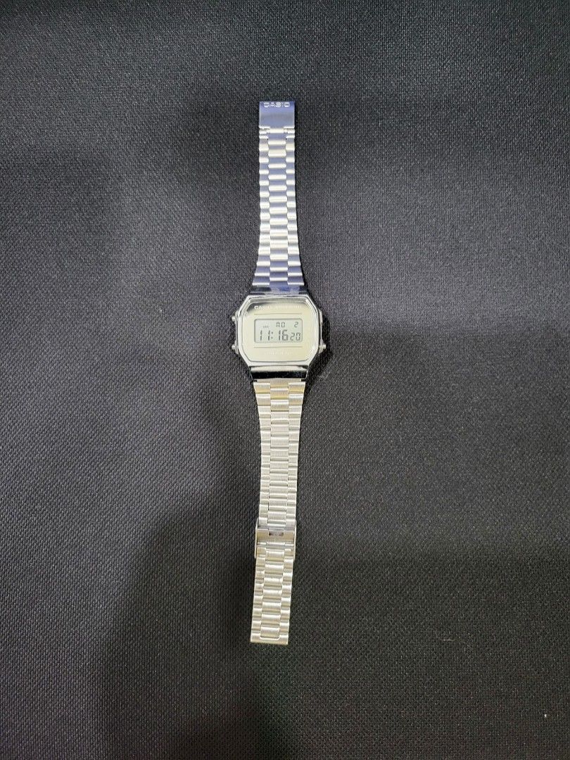 Casio digital watch - vintage / retro look (model: A168). Worn once ...