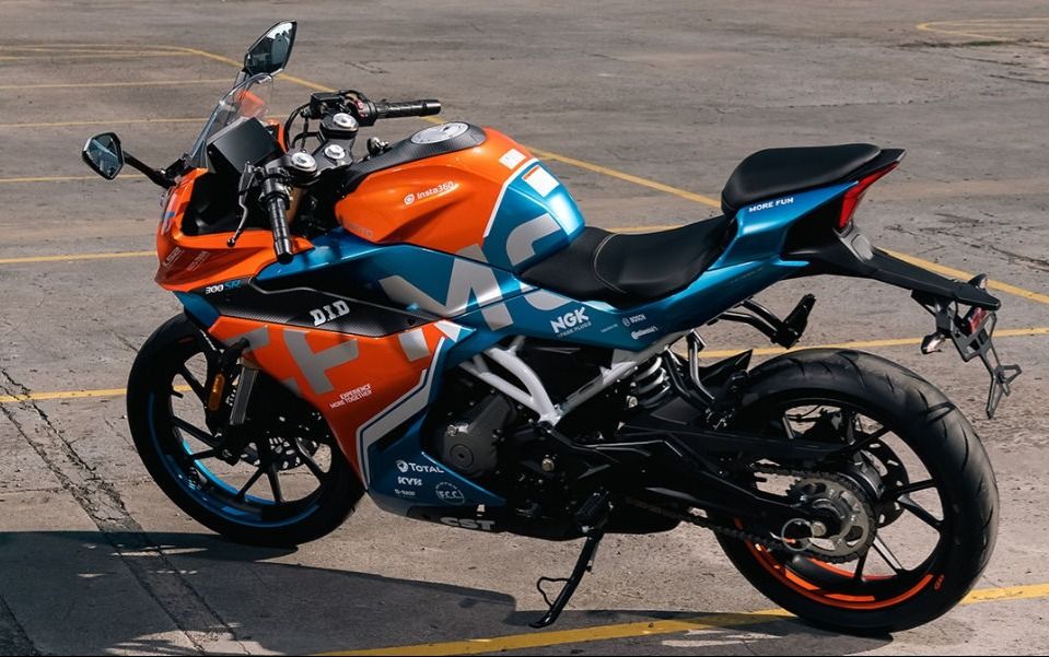 【售】新車 2022 CFMOTO 250SR Racing 新車, 機車, 新車在旋轉拍賣