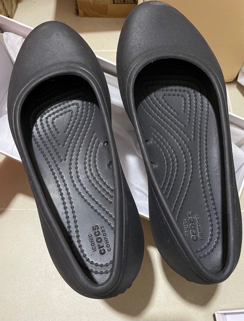 Crocs flats, Women's Fashion, Footwear, Flats on Carousell